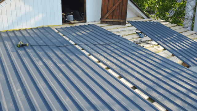 Toiture de tôle : comment faire l'installation ? | Soumission Rénovation