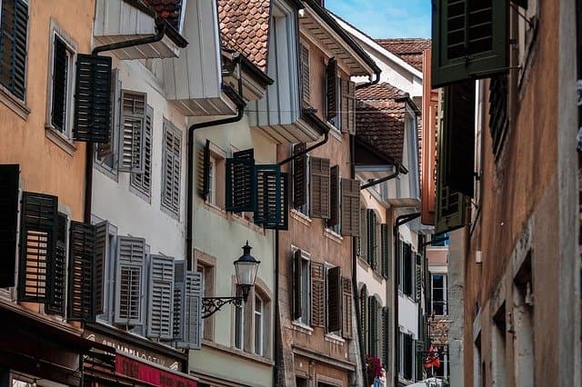 Larmier de toiture : fonctions, normes et matériaux | Soumission Rénovation
